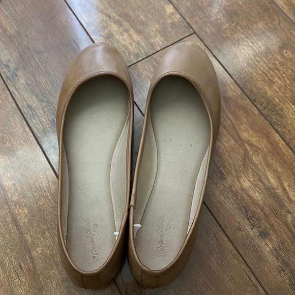 Universal Thread | Shoes | Tan Ballet Flat | Poshmark